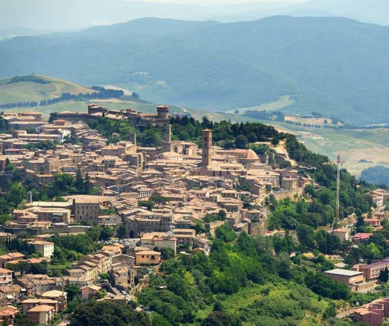 Top 10 Most Beautiful Hill Towns in Italy 🇮🇹 - Made For Travellers